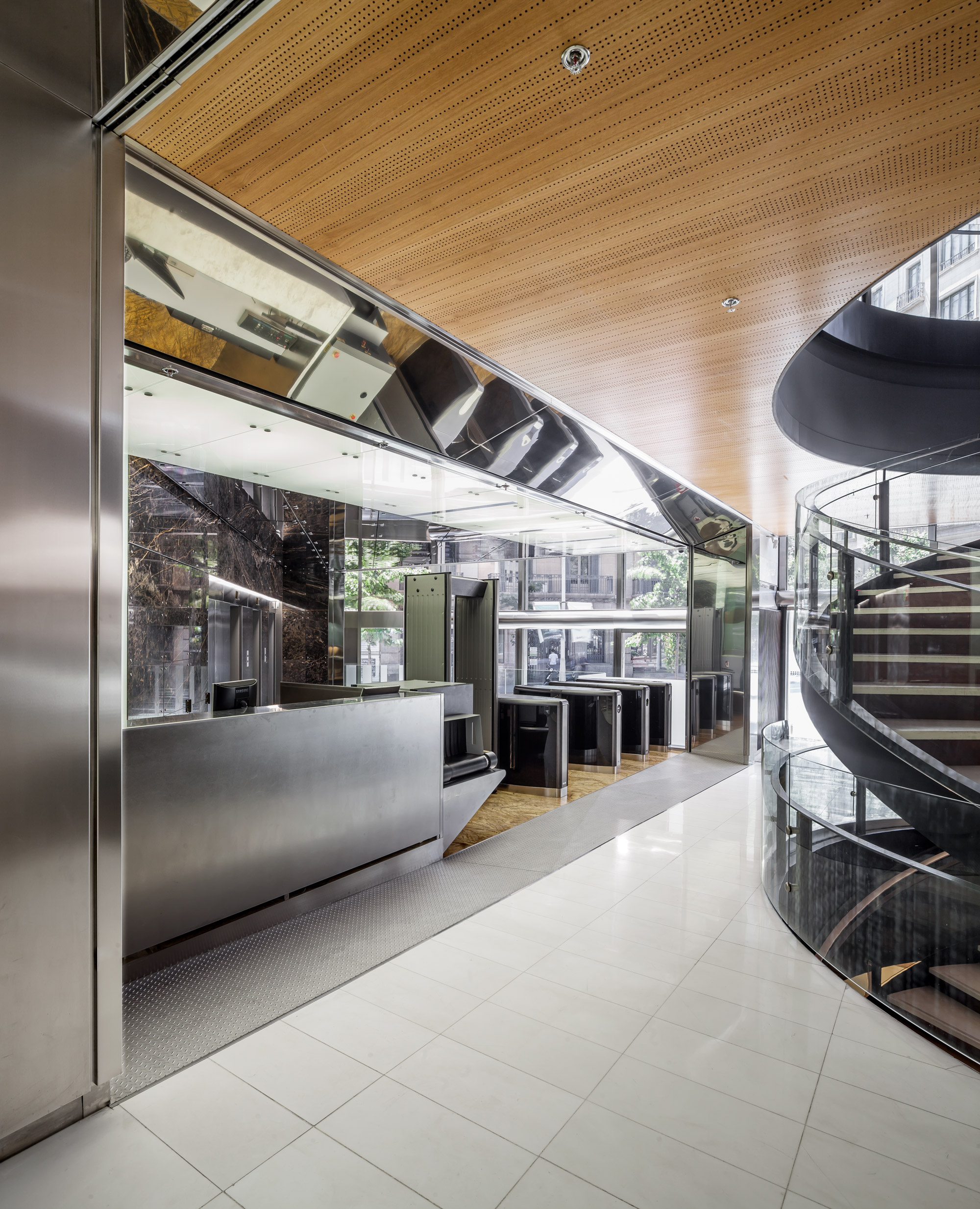 Remodelling of Banc Sabadell Tower in Barcelona - Mateo Arquitectura