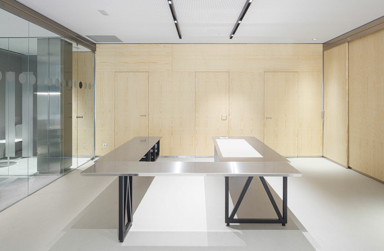 Banc Sabadell Foundation desk - Mateo Arquitectura
